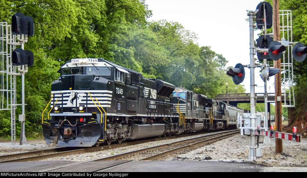 NS 7249 / SD70ACu is leading a southbound freight train